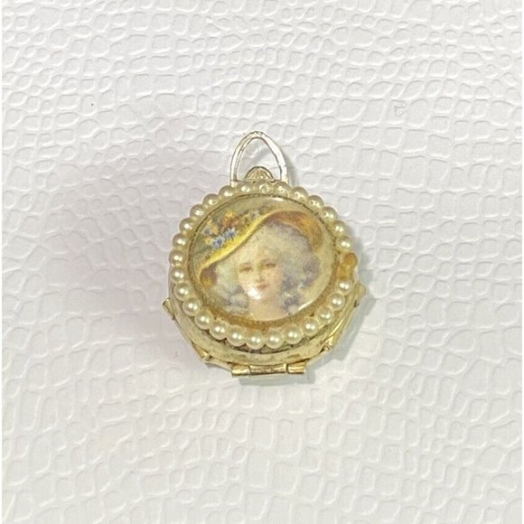 Coro | Jewelry | Coro Pegasus Photo Locket 4 Frame Fold Out Victorian ...